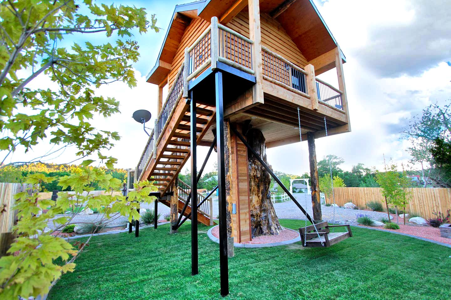 RU - The Treehouse, Tree Houses, Orderville, United States of America ...