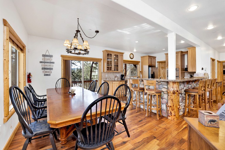 2261-Cozy Lakeview Hideaway, Cabins, Fawnskin, United States of America ...