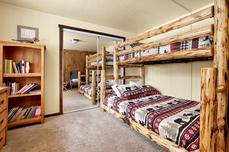 2287-Crazy Bear Cabin, Cabins, Sugarloaf, United States of America ...