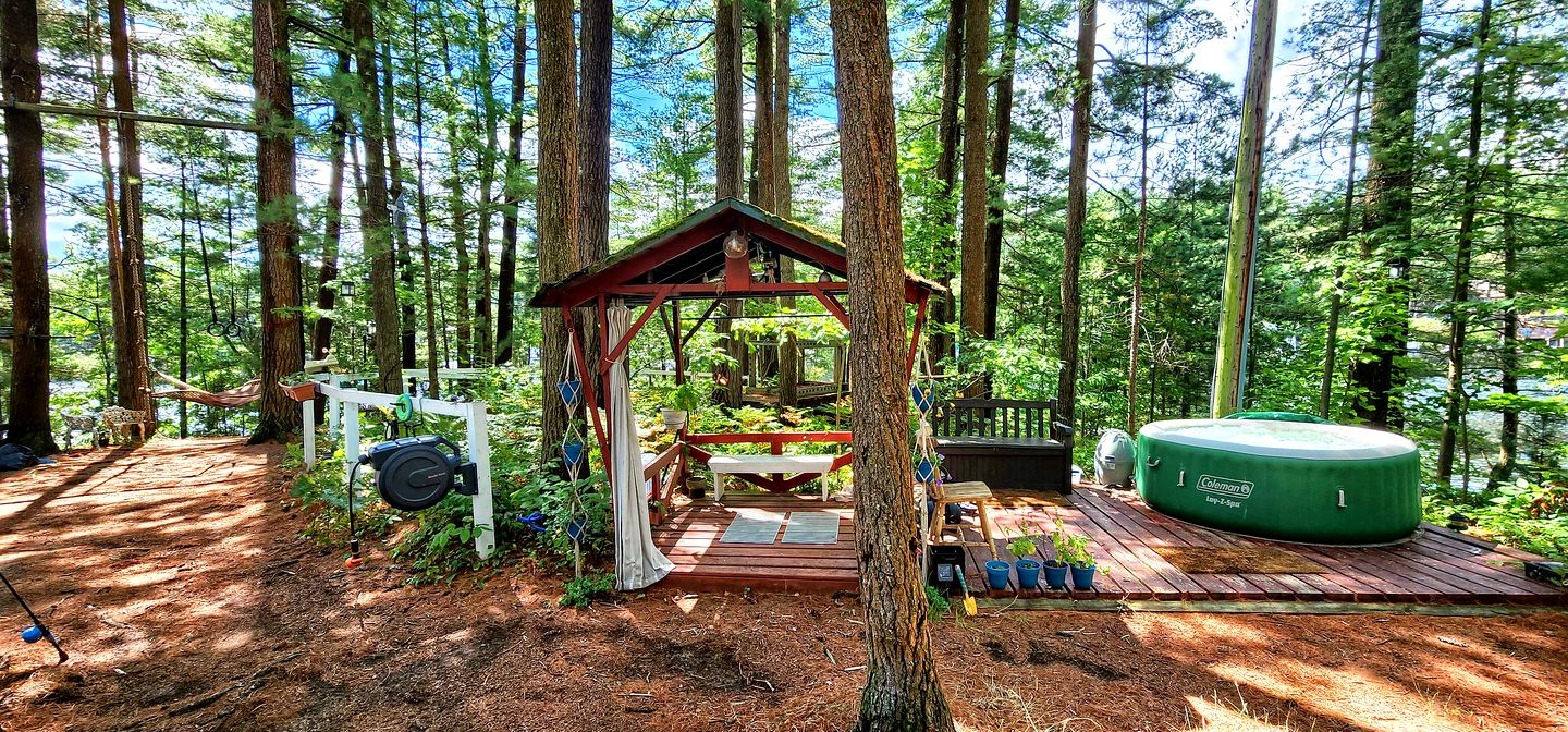 The Stabbin Cabin #2 on Grant Island Brantingham Lake, Private Islands ...
