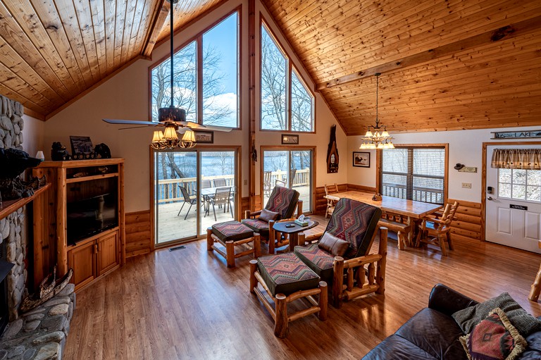 Ridgetop Lakeview Retreat - 4 Bedroom Cabin on Lake Nantahala w ...