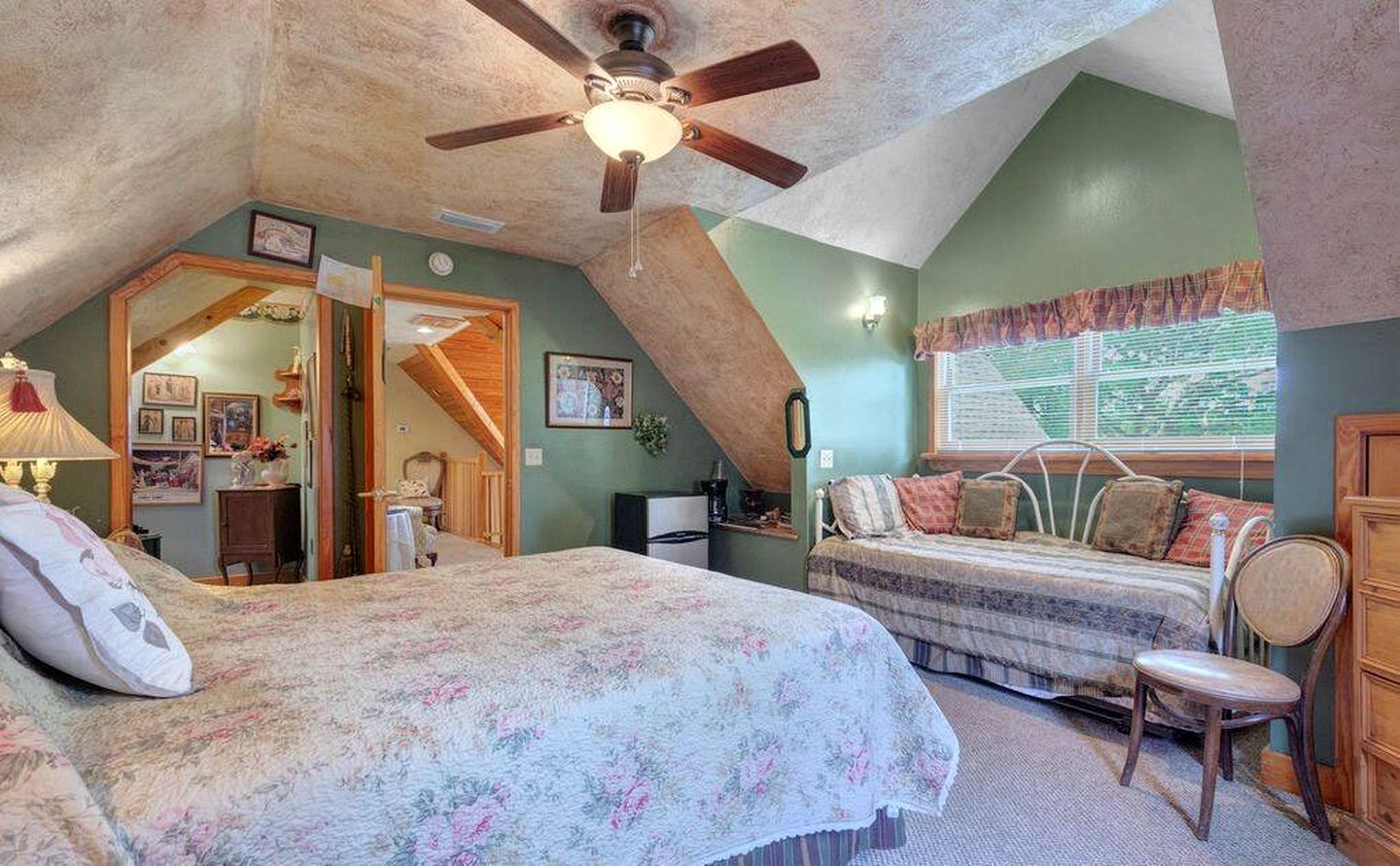 Antiques Room | Lake Helen, Florida | Glamping Hub