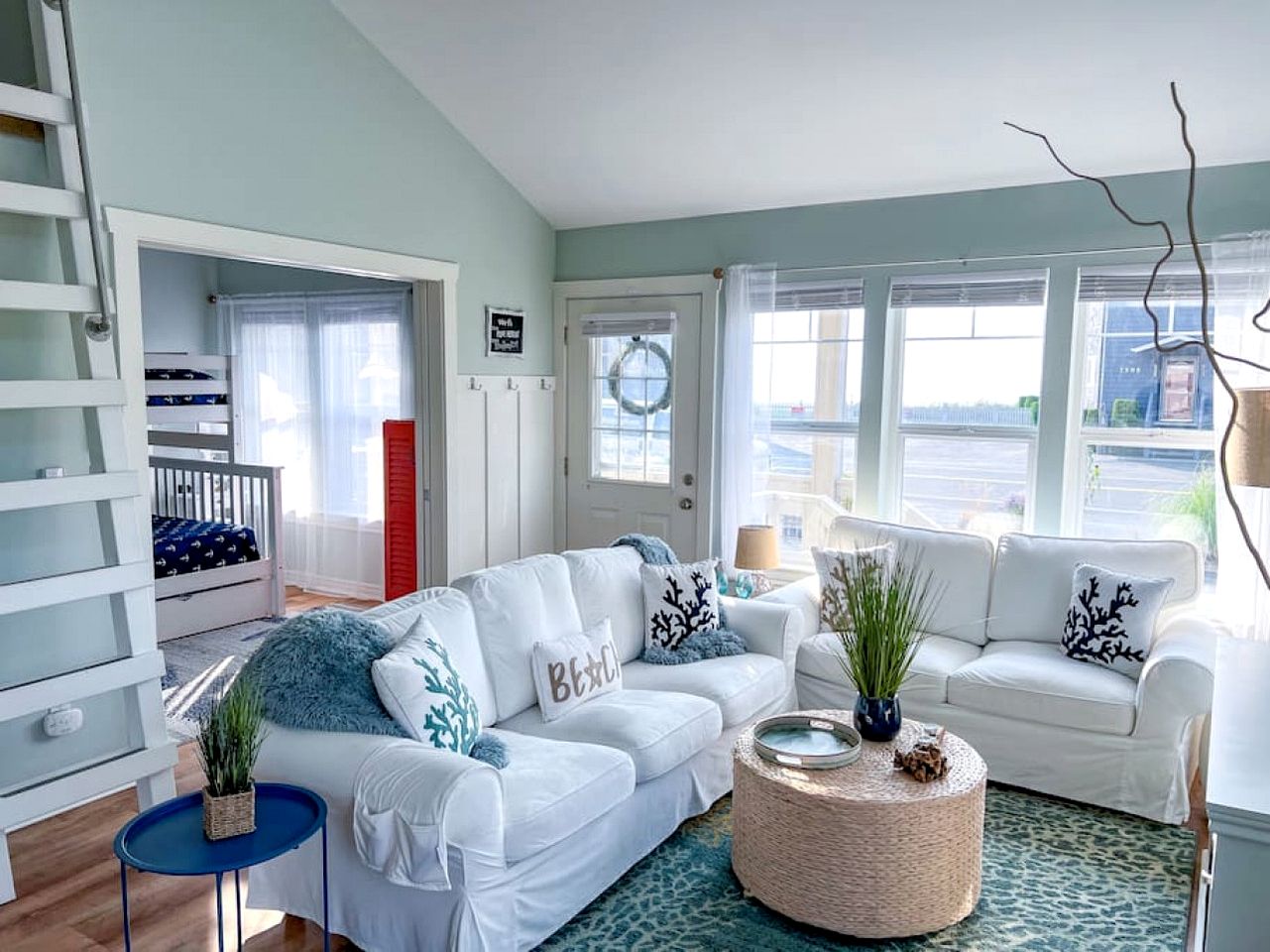Beautiful & Light across from Beach & Sunsets, Cottages, Blaine, United ...