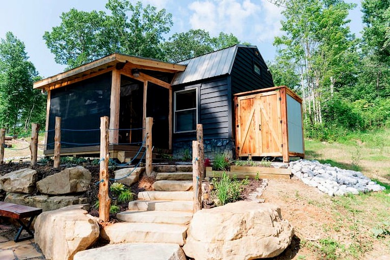 Blackbird: Mountaintop Cabin, Cabins, Chattanooga, United States of ...