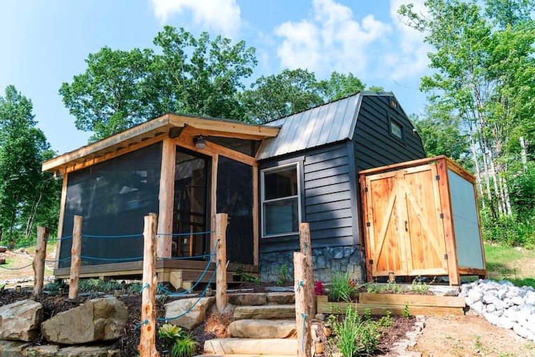 Blackbird: Mountaintop Cabin, Cabins, Chattanooga, United States of ...