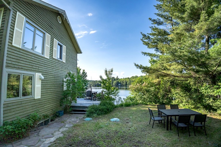 Chalet Lac Léon- Lake front, Cottages, Rawdon, Canada | Glamping Hub