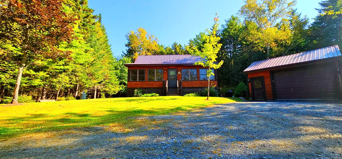 Little Moose Lodge * Beach Access*Dog friendly*sleeps 7, Cabins, Beaver ...