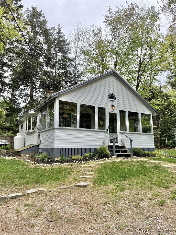 KENDALL COTTAGE LIMIT 6 | Sebago, Maine | Glamping Hub