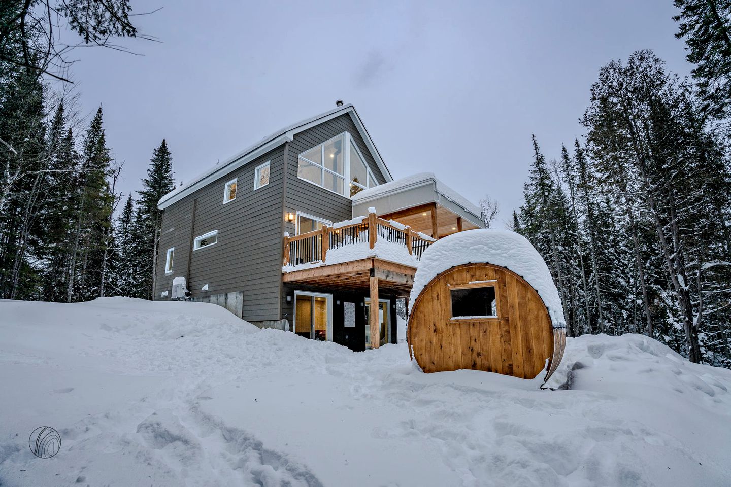 Le lion-SPA&Sauna,Billard&Arcade, Cabins, Notre dame de la Merci, Canada | Glamping Hub