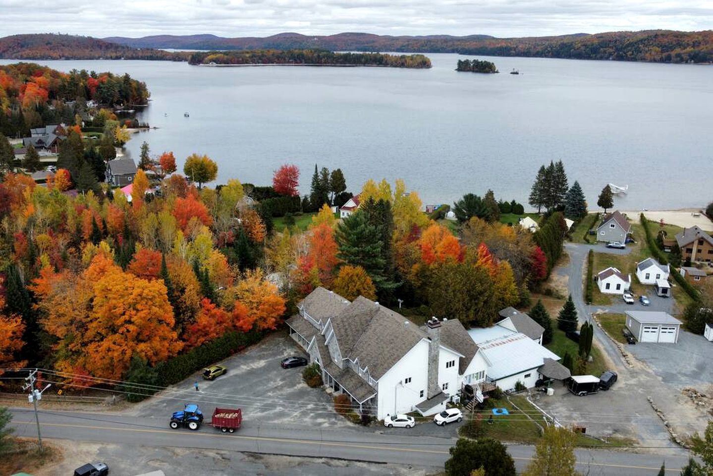 Manoir du Lac Simon- Piscine-SPA- Accès Lac Simon, Villas, Lac des ...