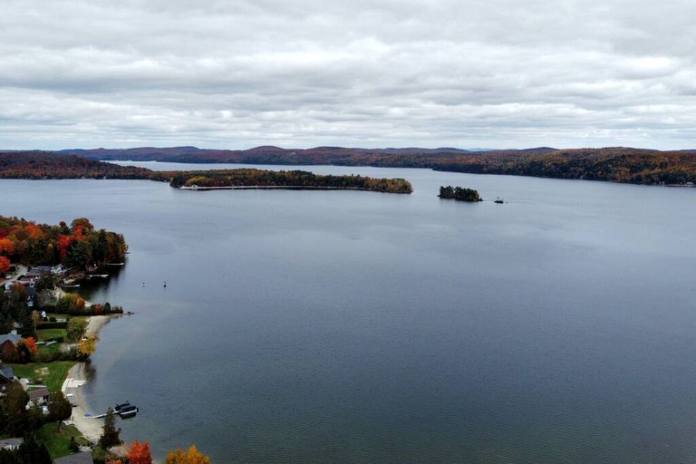 Manoir du Lac Simon- Piscine-SPA- Accès Lac Simon, Villas, Lac des ...