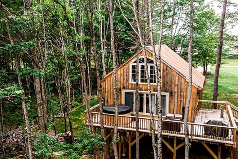 MoonLight Treehouse- Luxury Waterfront Escape, Tree Houses, Belgrade ...