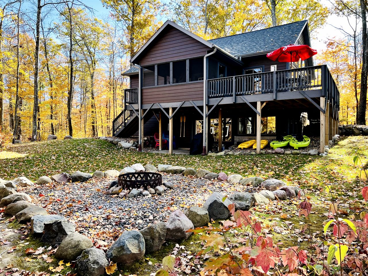 Cattail Chalet, Cabins, Stone Lake, United States of America | Glamping Hub