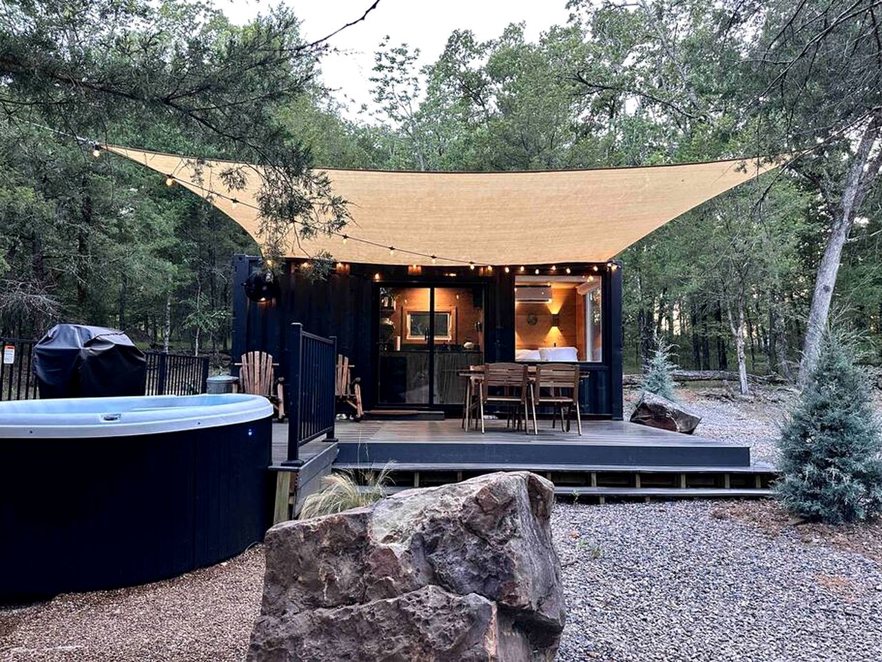 Hidden Acres Getaway-Cabin - Save up to 10% with Glamping Hub - Eustace, Texas