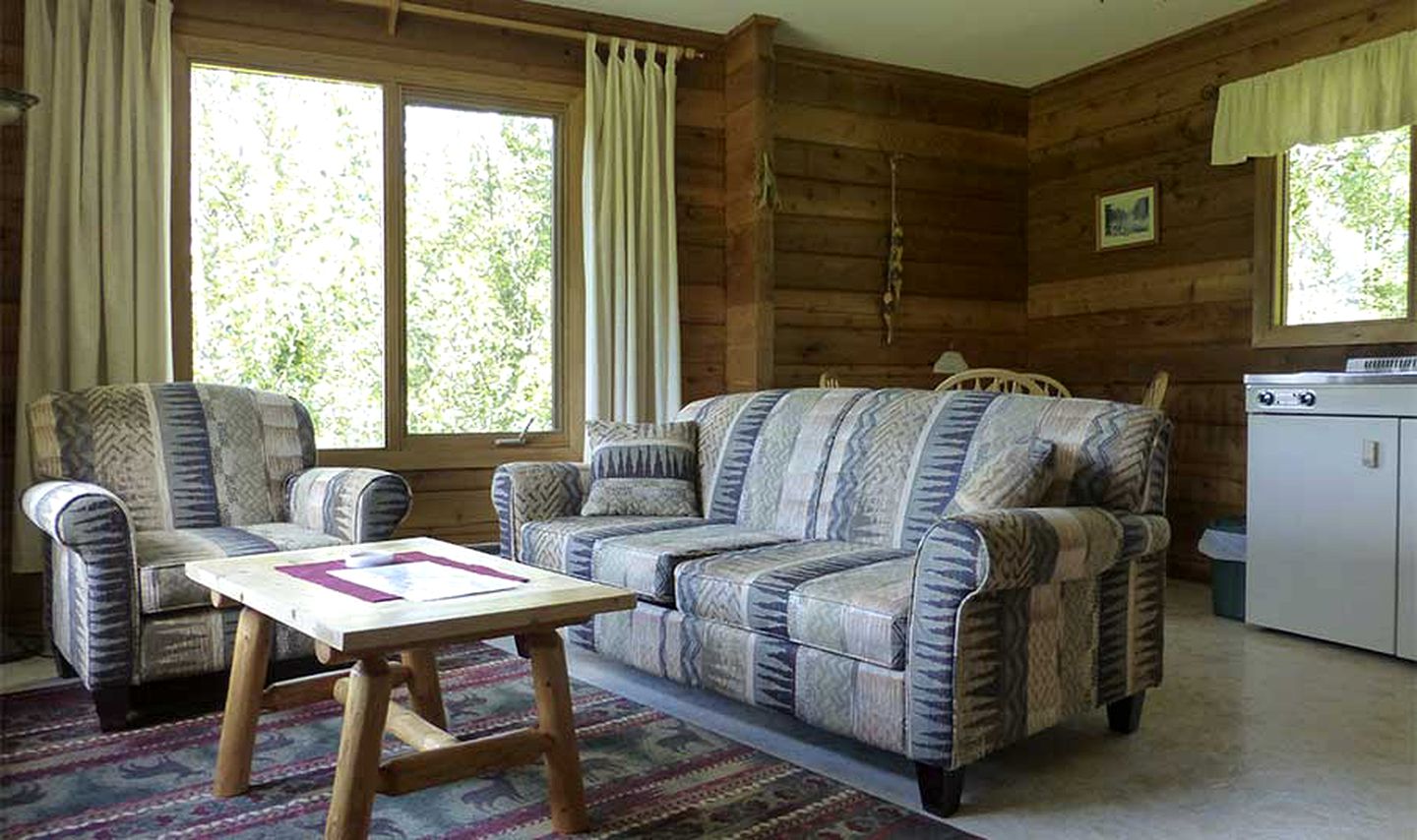 Mica Mountain Lodge, Cabins 11853, Tete Jaune Cache, Canada | Glamping Hub