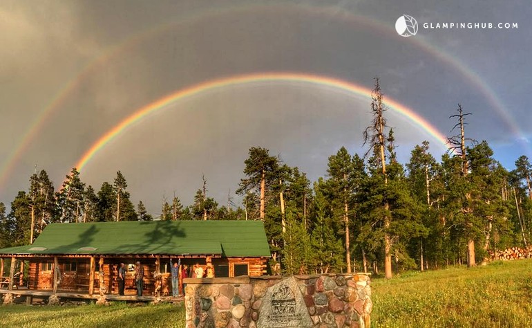 Rustic Log Cabins Wyoming | Luxury camping in Wind River Mountain
