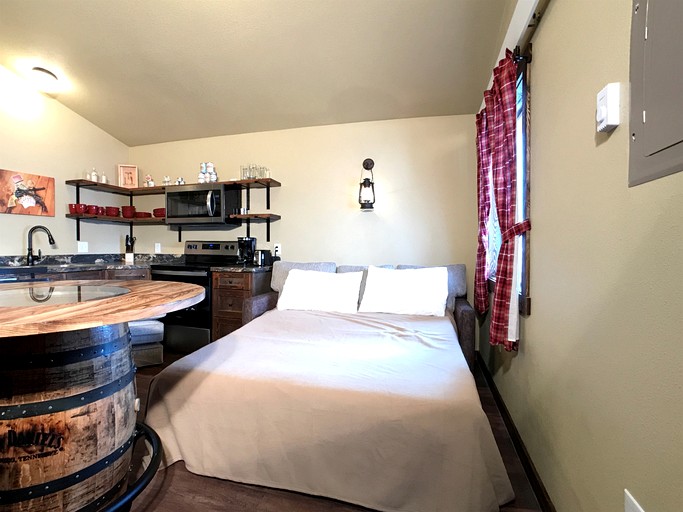The Saloon, Cabins, Island Park, United States of America | Glamping Hub