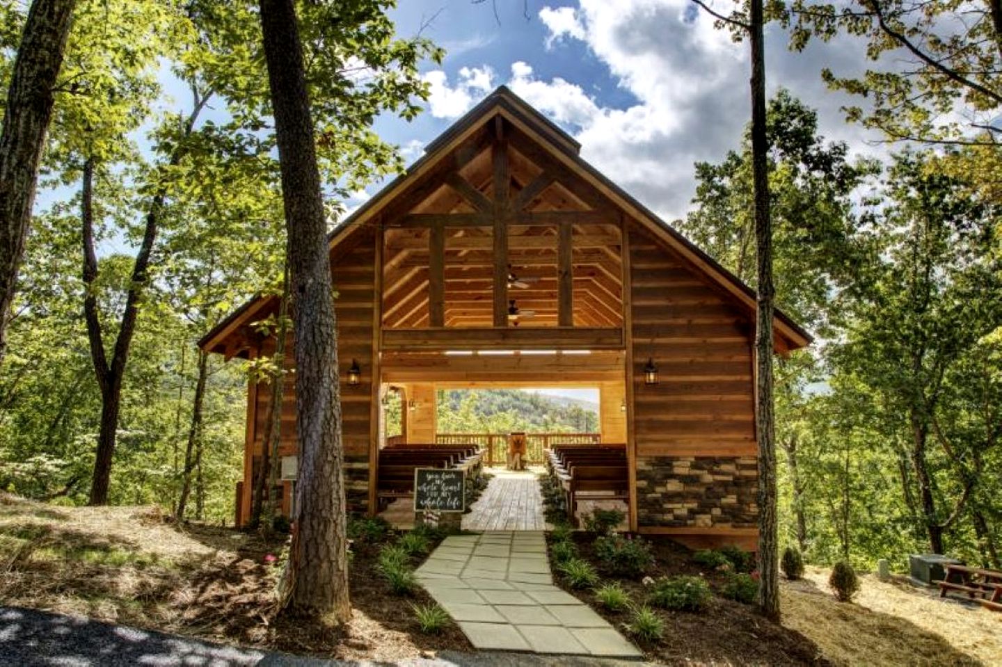 Sky View Lodge - 5 Bedrooms, 5 Baths, Sleeps 16, Cabins, Pigeon Forge ...
