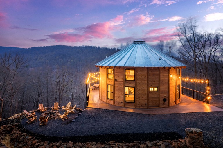 Skyline Yurt: Hot Tub~Wood Stove~WiFi~EVcharger, Yurts, Front Royal ...