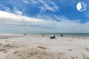 Florida Glamping | Luxury Camping in Florida | RV Airstream Florida