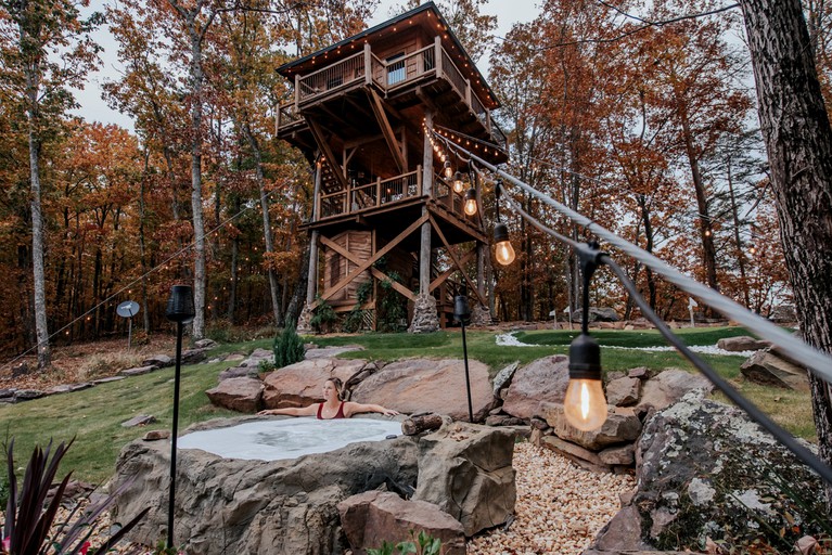 The Epic Lookout Tower, Tree Houses, Ringgold, United States of America ...