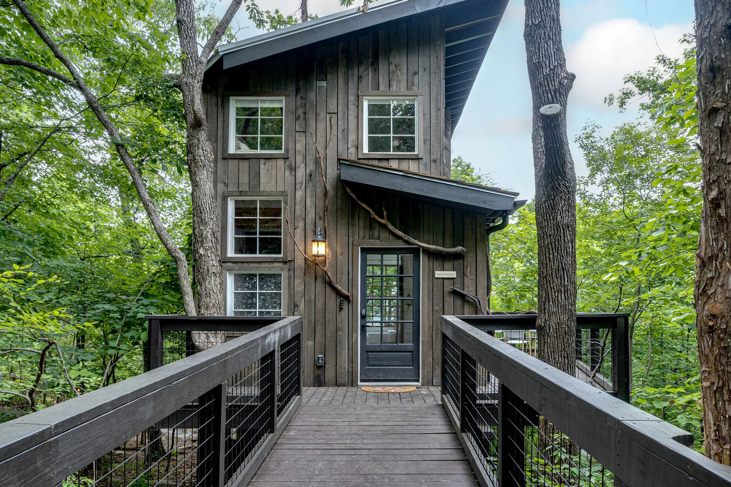 Treetop Hideaways: The Dogwood Treehouse, Tree Houses, Chattanooga ...