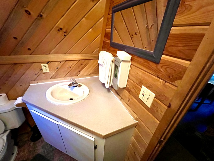 RU - Triple G's Resort - Cabin 2, Cabins, Essex, United States of ...