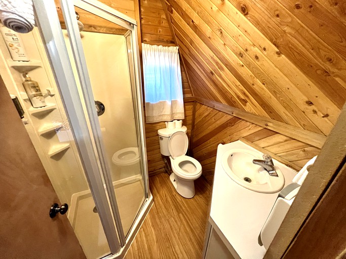 RU - Triple G's Resort - Cabin 2, Cabins, Essex, United States of ...