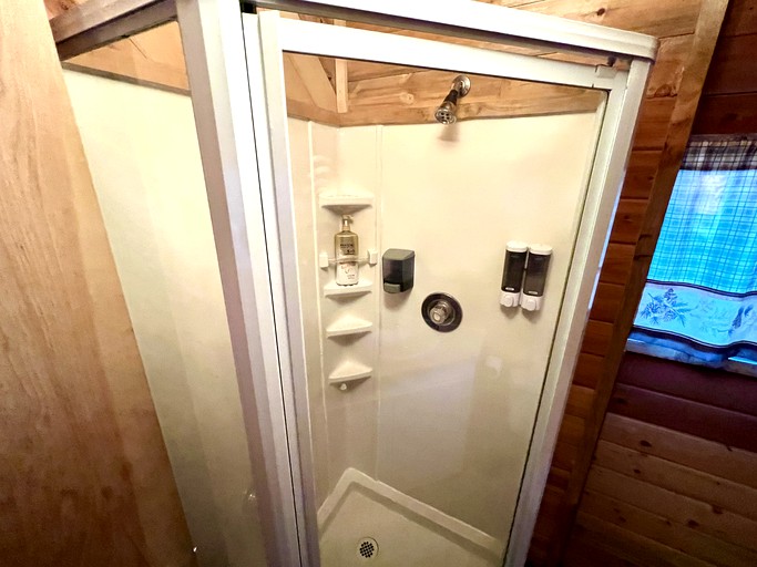 RU - Triple G’s Resort - Cabin 3, Cabins, Essex, United States of ...