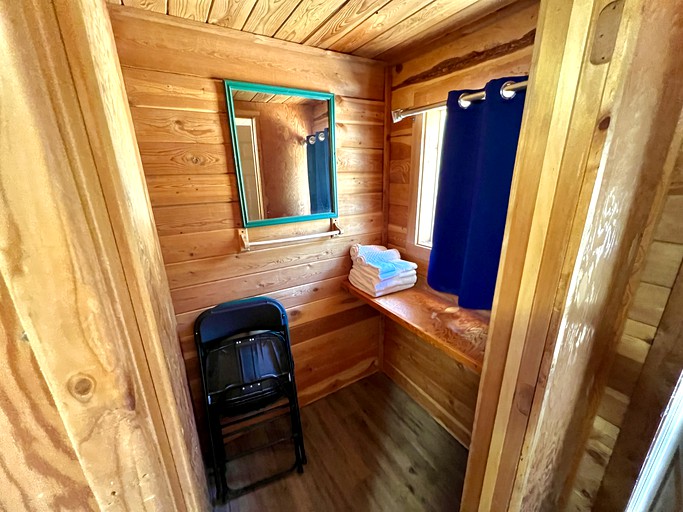 RU - Triple G’s Resort - Cabin 4, Cabins, Essex, United States of ...