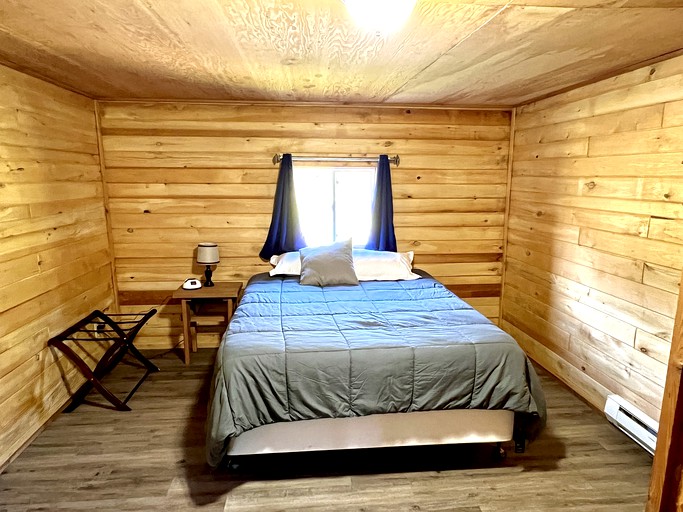 RU - Triple G’s Resort - Cabin 5, Cabins, Essex, United States of ...