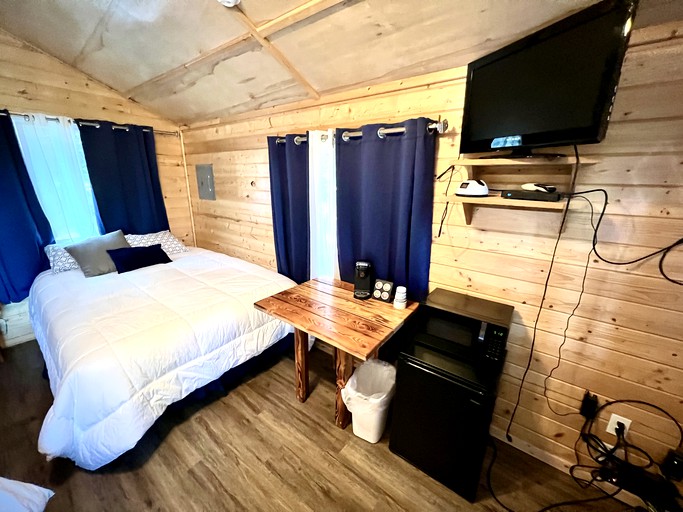 RU - Triple G’s Resort - Cabin 8, Cabins, Essex, United States of ...