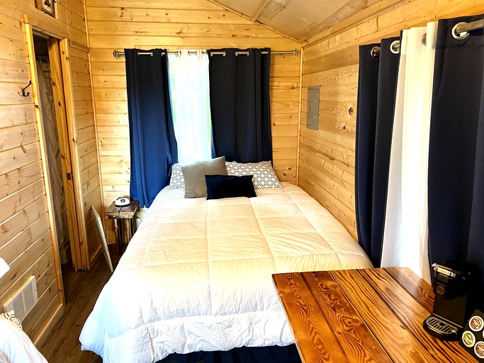 RU - Triple G’s Resort - Cabin 8, Cabins, Essex, United States of ...