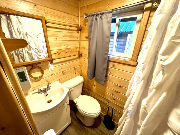 RU - Triple G’s Resort - Cabin 8, Cabins, Essex, United States of ...