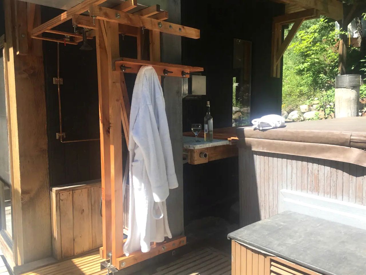 Friendly Fires Getaway, Cottages, Val des Monts, Canada | Glamping Hub