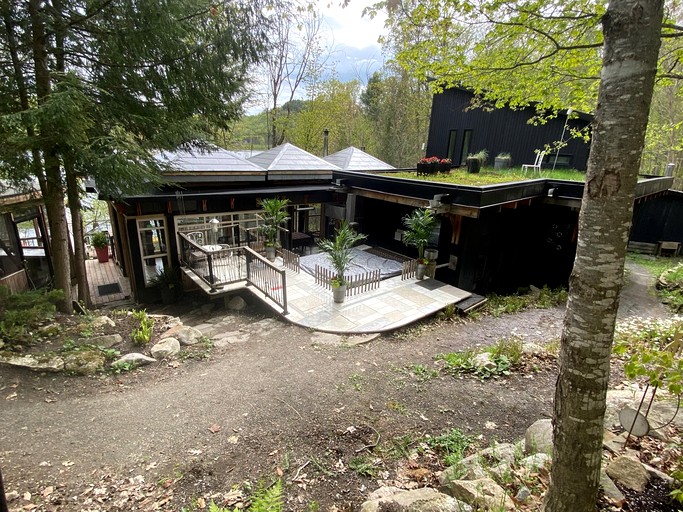 Friendly Fires Getaway, Cabins, Val des Monts, Canada | Glamping Hub