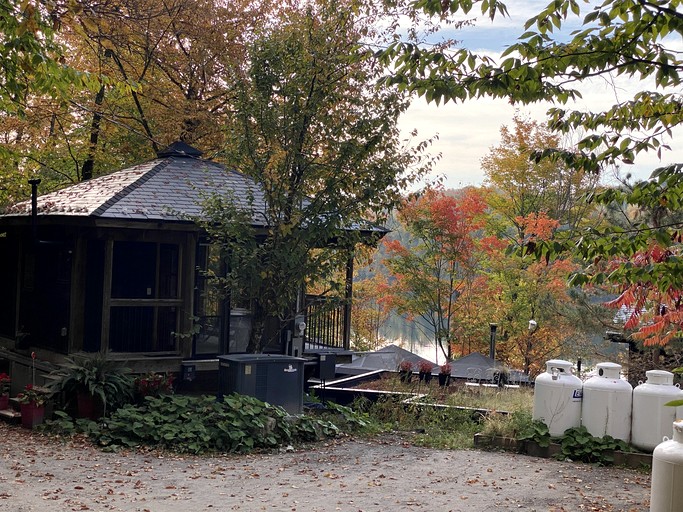 Friendly Fires Getaway, Cabins, Val des Monts, Canada | Glamping Hub