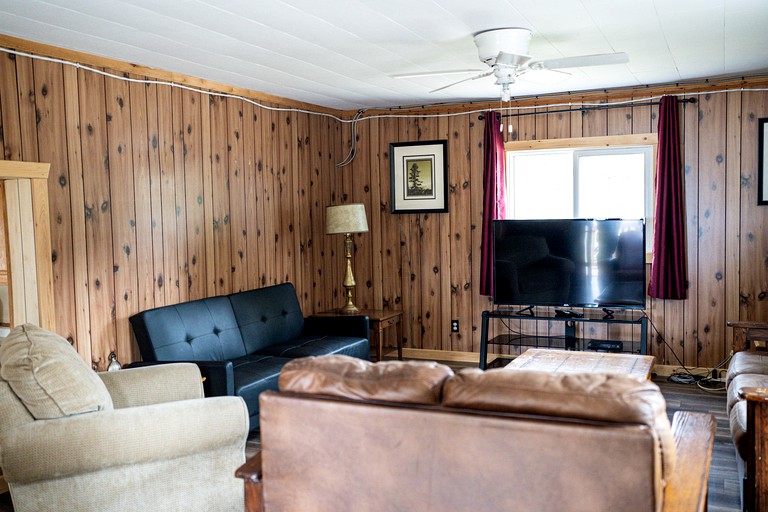 Waterfront Superior Cabin, Cabins, Northern Bruce Peninsula, Canada ...