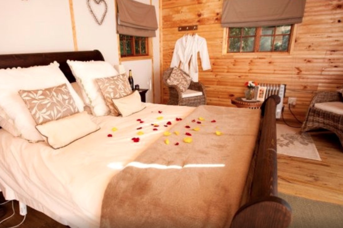 Tree House Getaways | glampinghub.com